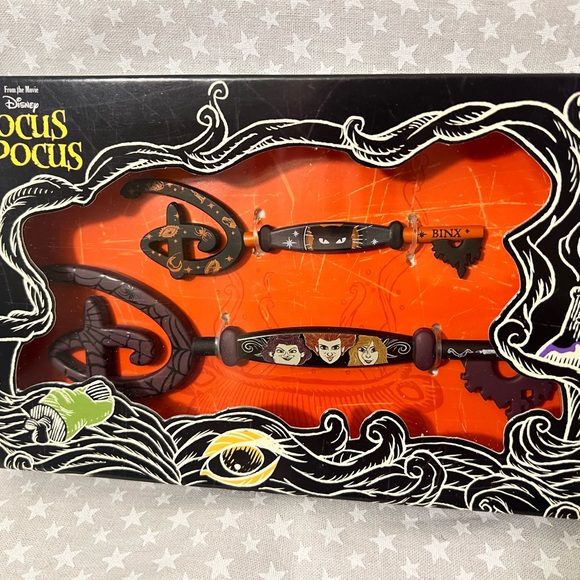 Disney | Accessories | Hocus Pocus Collectible Key Set | Poshmark